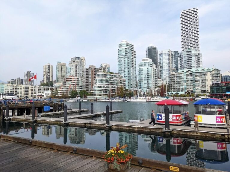 Vancouver vs. Seattle: Which is Better & Where to Spend More Time