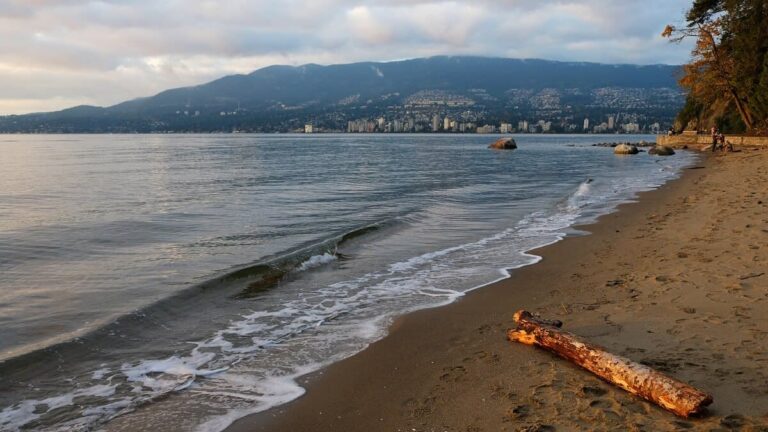 Vancouver vs. Seattle: Which is Better & Where to Spend More Time